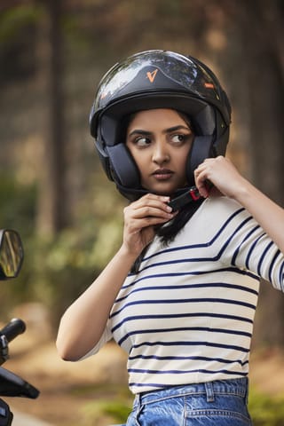 Buy Genuine Vida Helmet Vida OX 10 BWWG| Hero MotoCorp